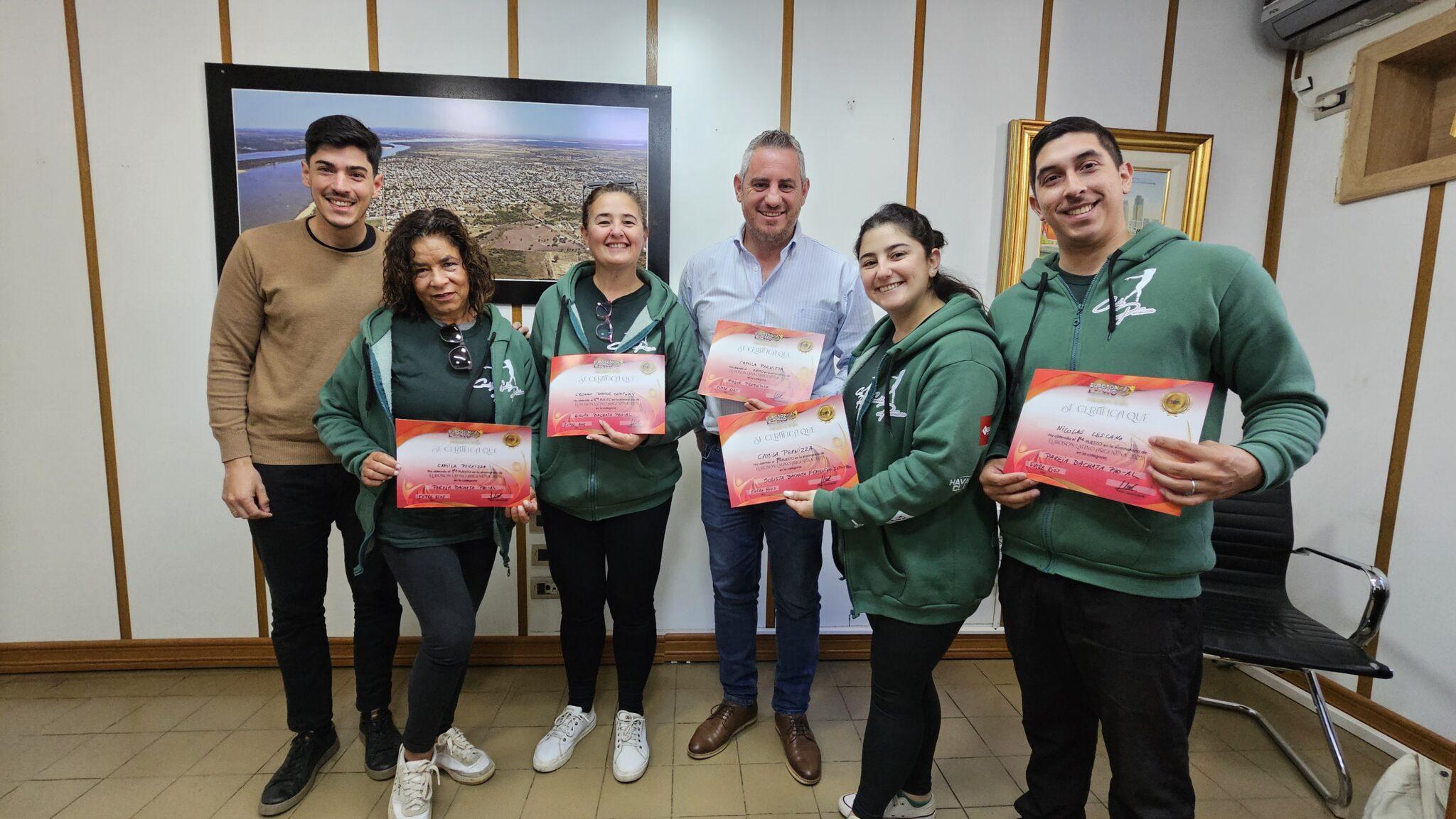 El Intendente Walser felicitó a grupo de danzas colonense que clasificó ...